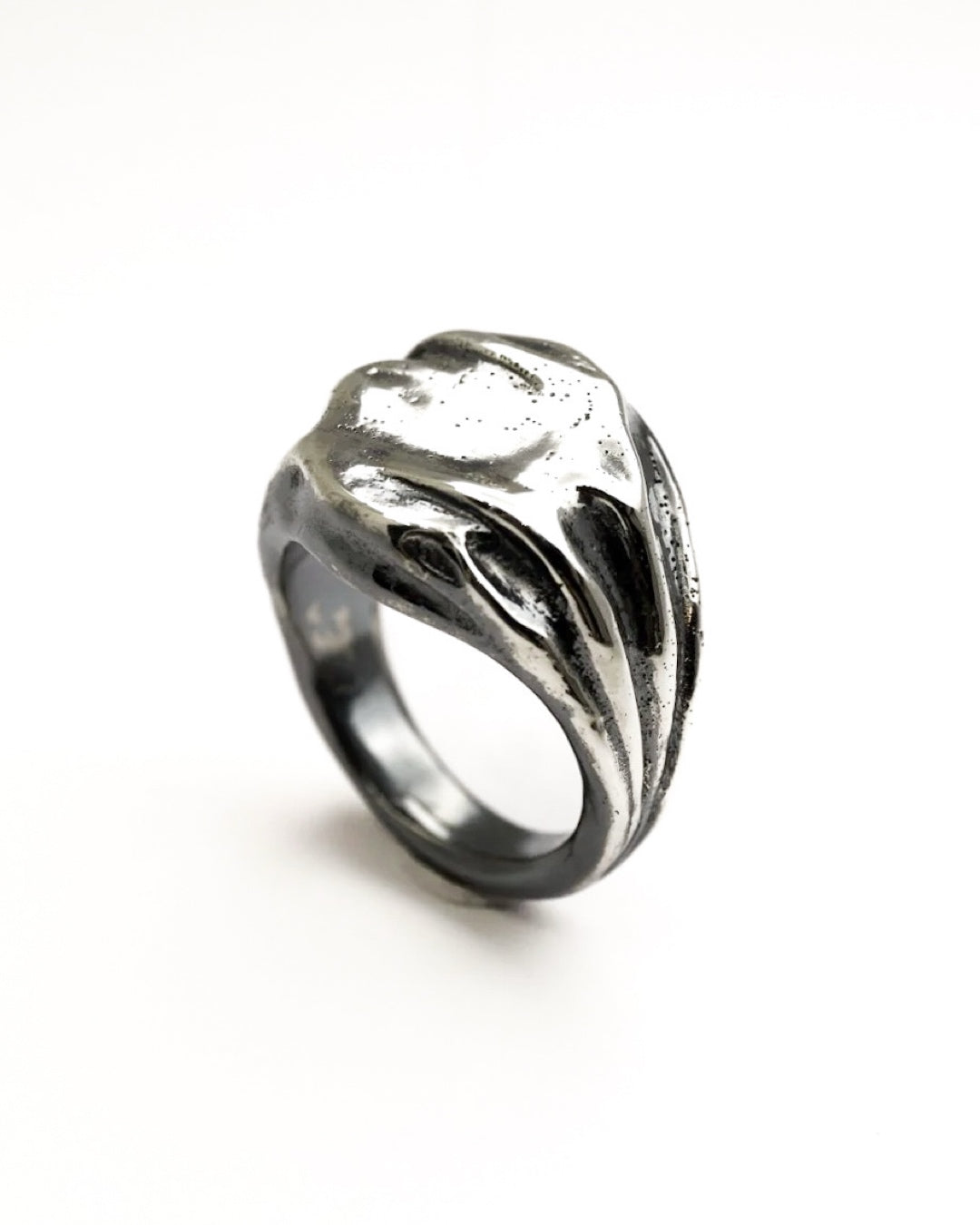Macabre Gadgets - Gothic and Mythology handmade jewelry