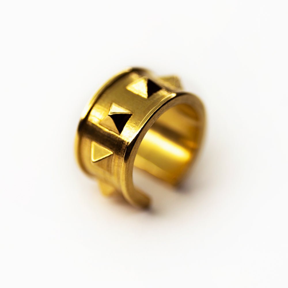 Studs – Macabre Gadgets
