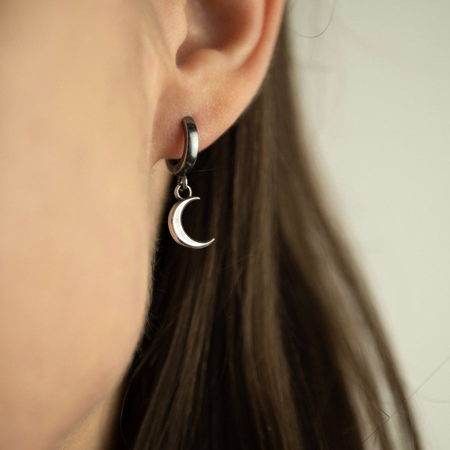 Earrings by Macabre Gadgets - High-End Dark Skull and Pearl jewelry