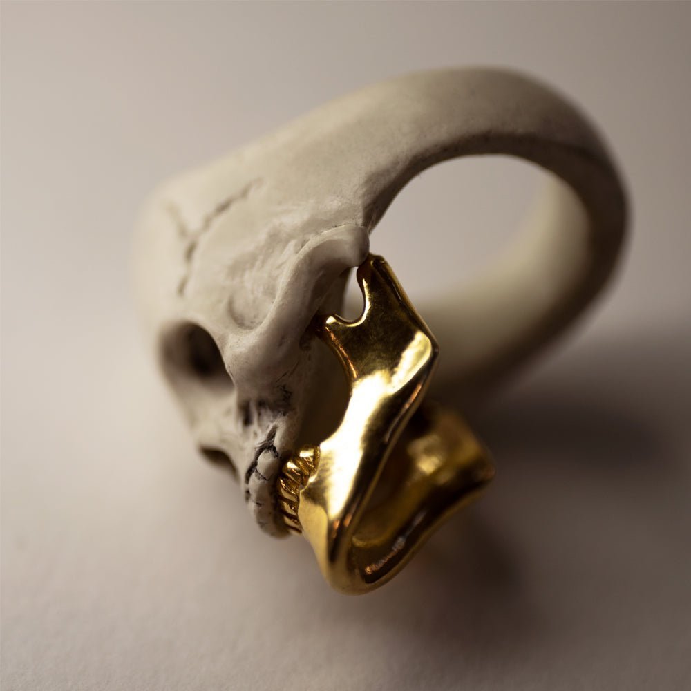 Golden Jaw Skull ring - Macabre Gadgets