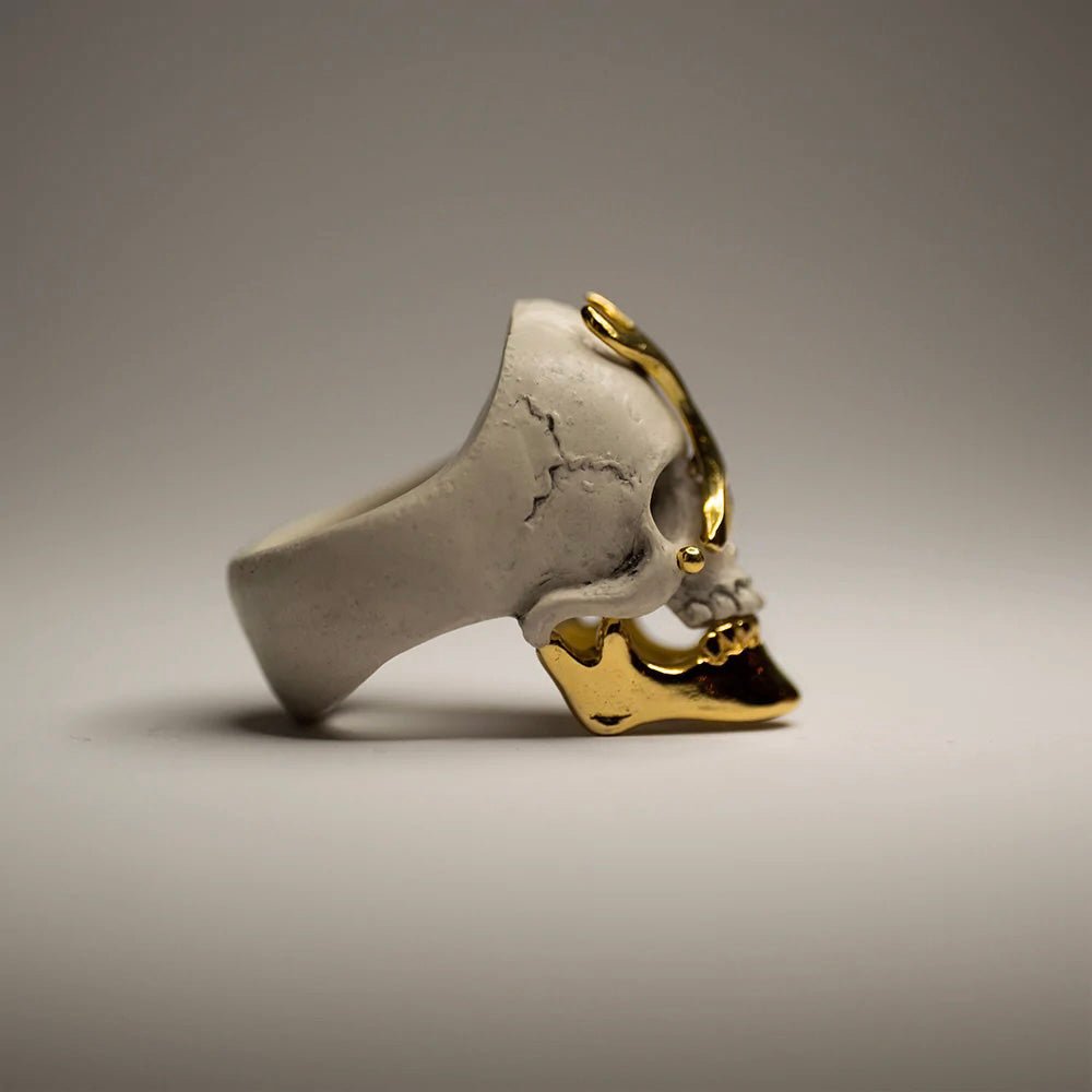 Ancient skull ring - Macabre Gadgets