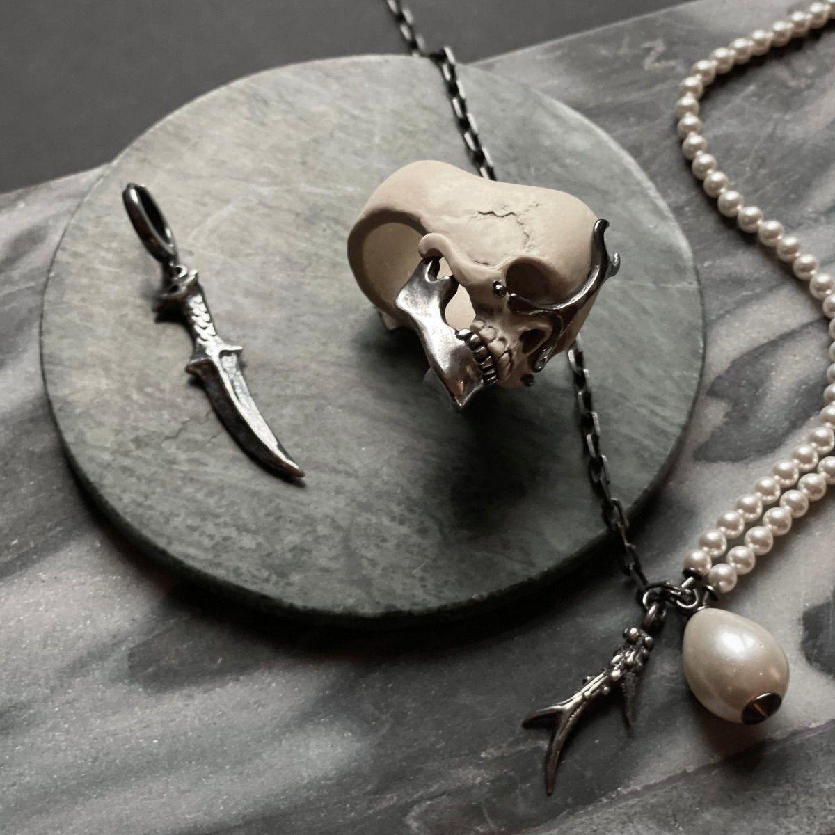 Ancient Skull Ring - Gothic Skull Ring - Macabre Gadgets Jewellery