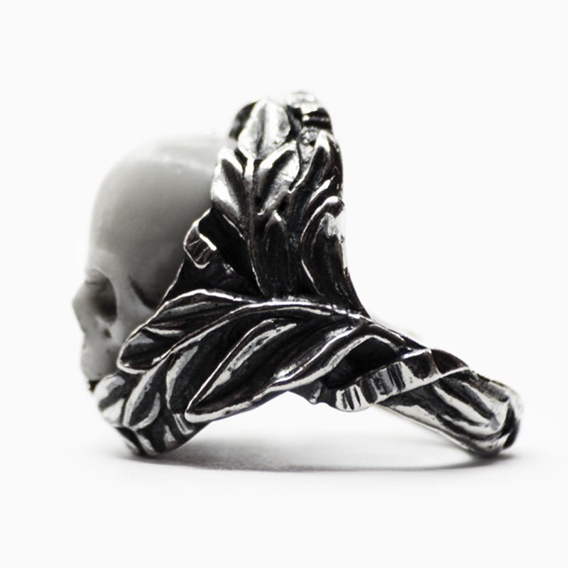 Cameo ring - Macabre Gadgets