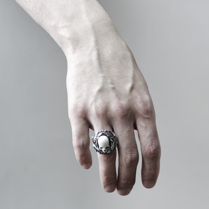Cameo ring - Macabre Gadgets