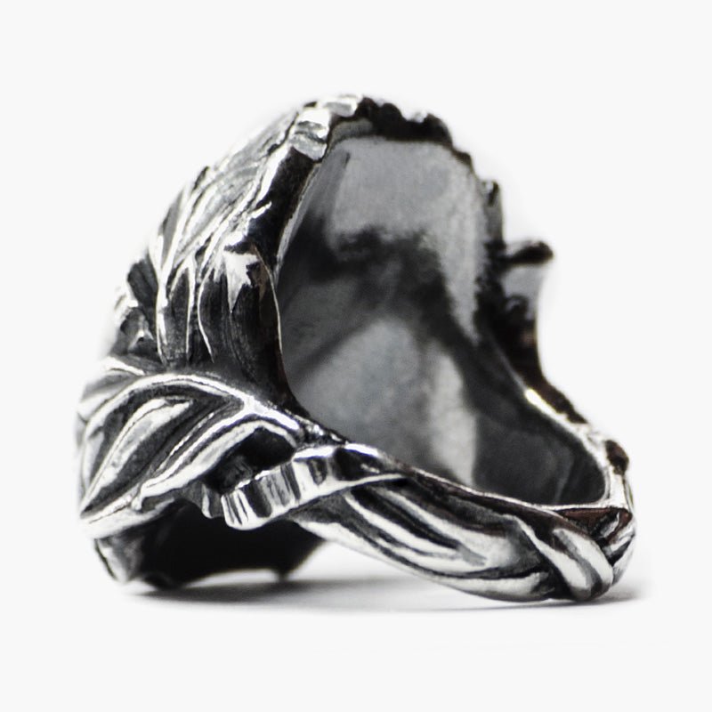 Cameo ring - Macabre Gadgets