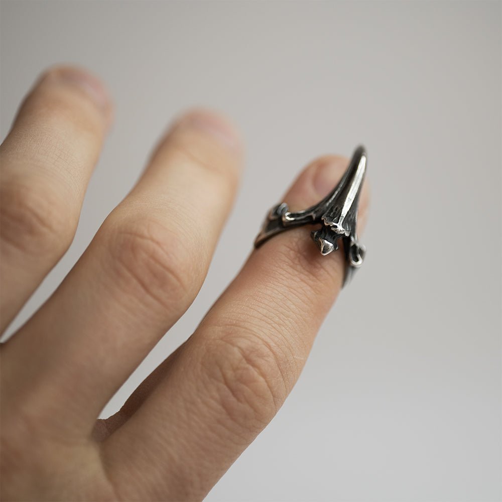 Claw phalanx ring - Macabre Gadgets