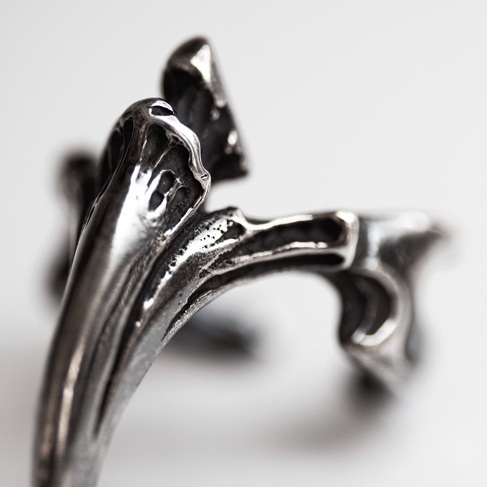 Claw phalanx ring - Macabre Gadgets