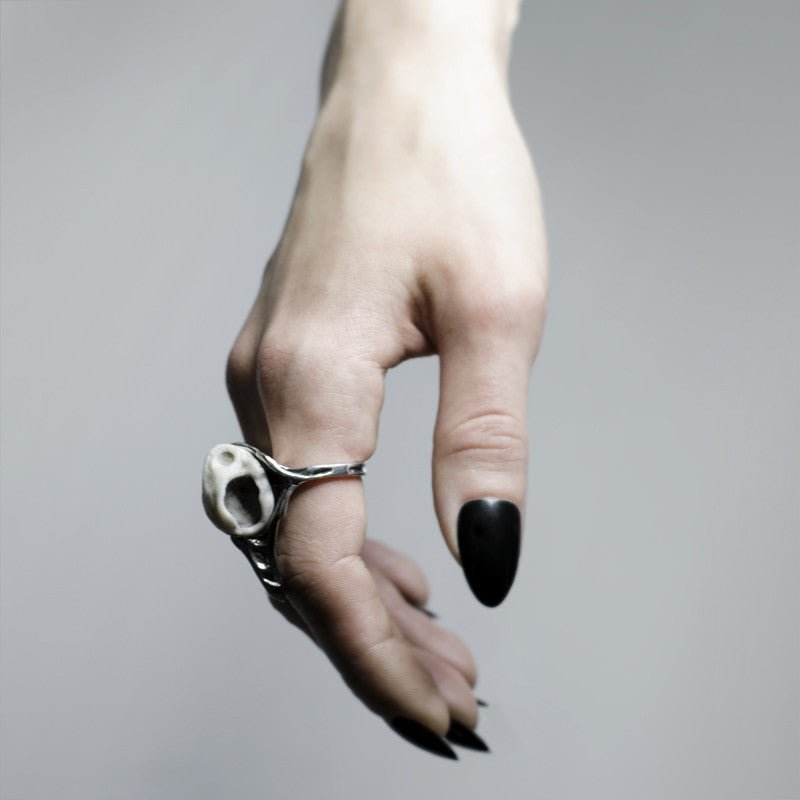Crow ring - Macabre Gadgets