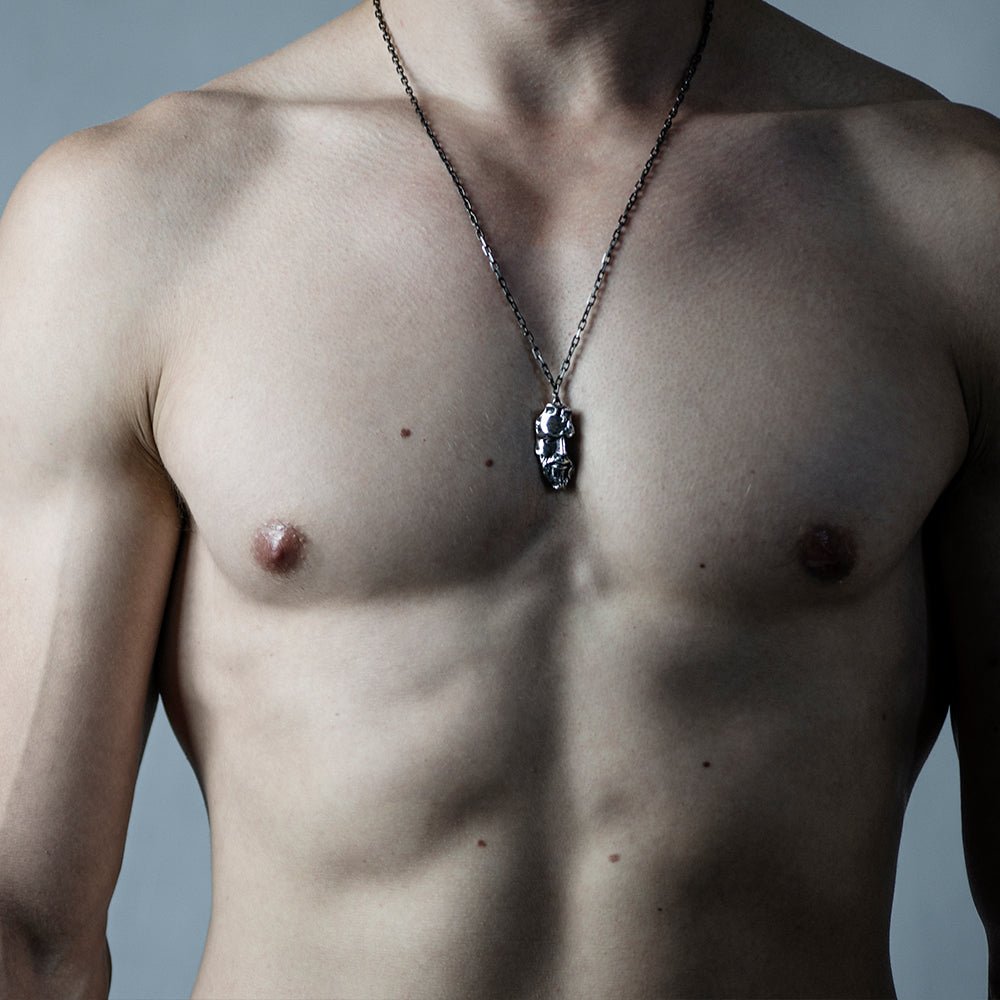 Fragment pendant - Macabre Gadgets