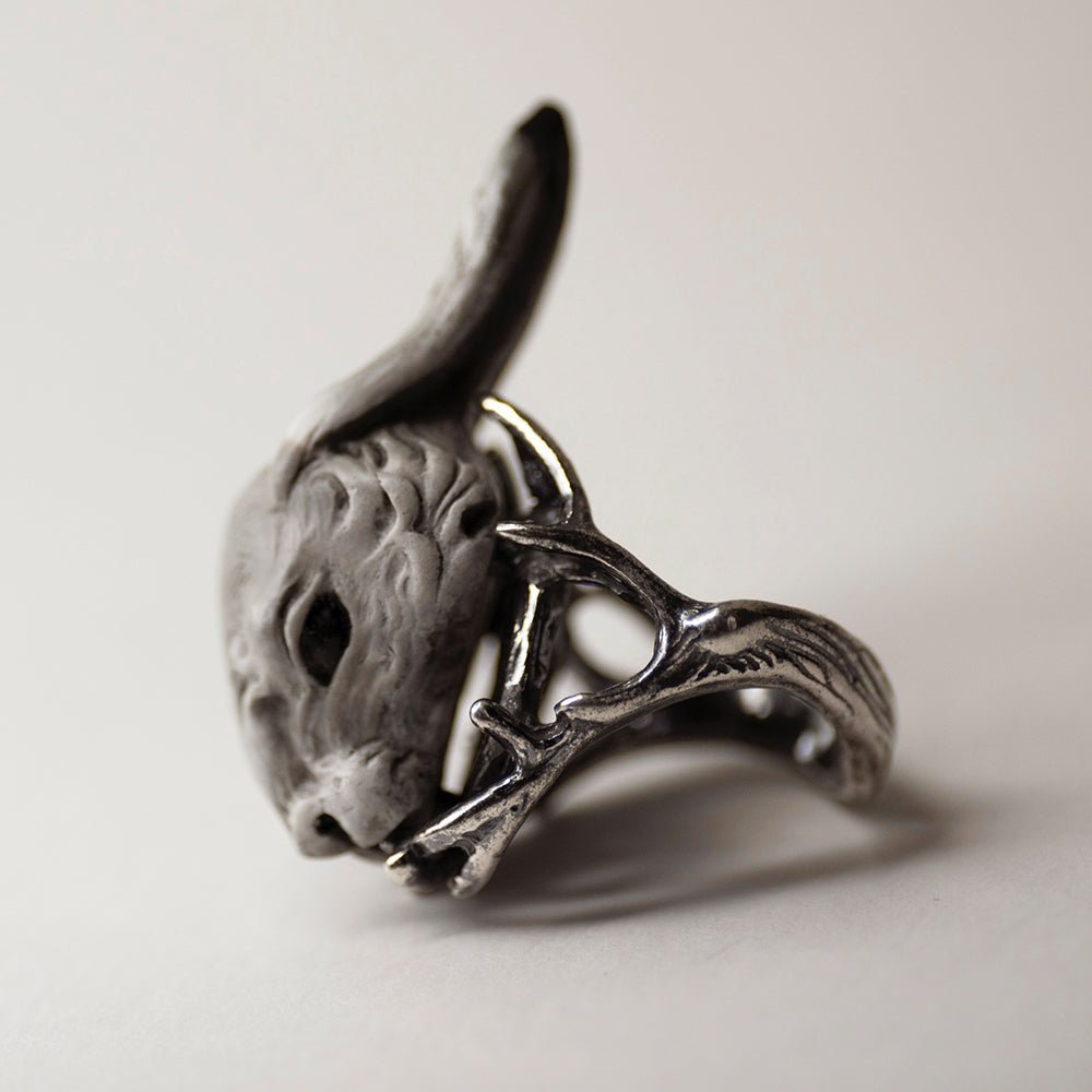 Hare ring - Macabre Gadgets