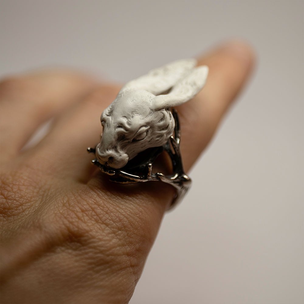 Hare ring - Macabre Gadgets