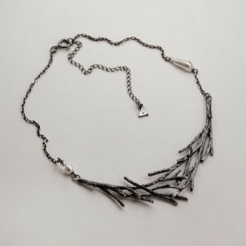 Haru necklace – Macabre Gadgets