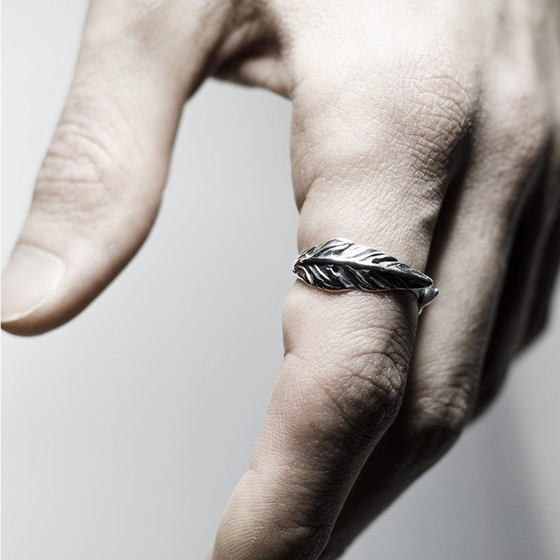 Laurel ring - last items - Macabre Gadgets