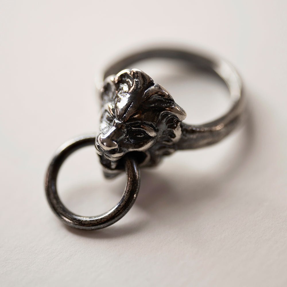 Silver Lion ring - Macabre Gadgets