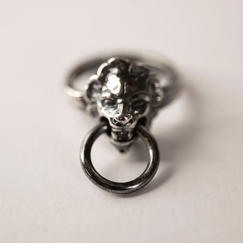 Silver Lion ring - Macabre Gadgets