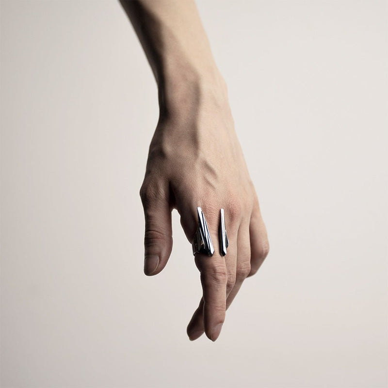 Mantis ring - Macabre Gadgets