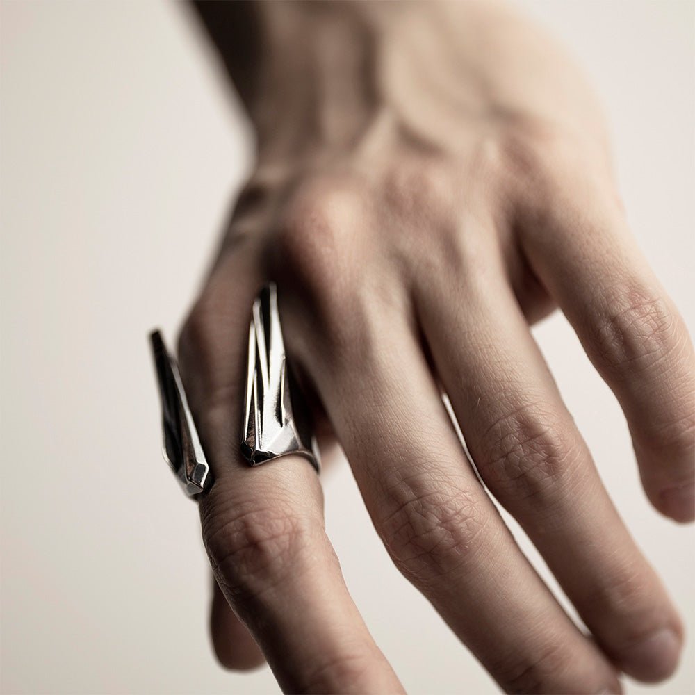 Mantis ring - Macabre Gadgets