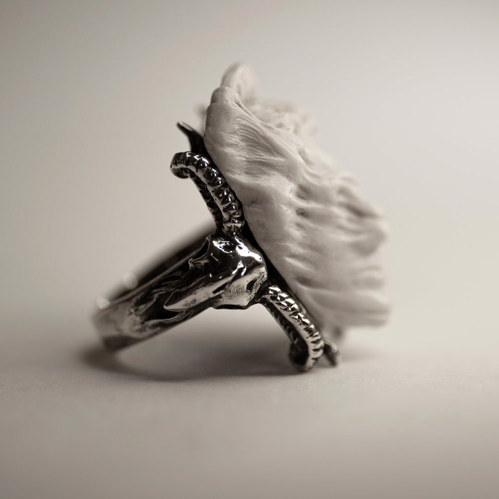Medea ring - Macabre Gadgets