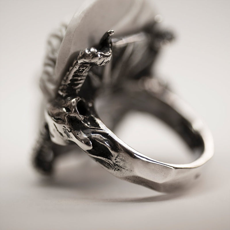 Medea ring - Macabre Gadgets