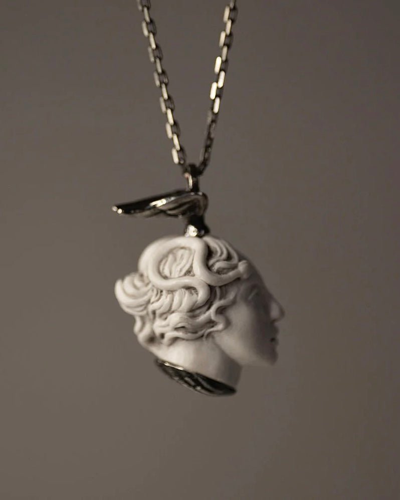 Medusa pendant - last items - Macabre Gadgets