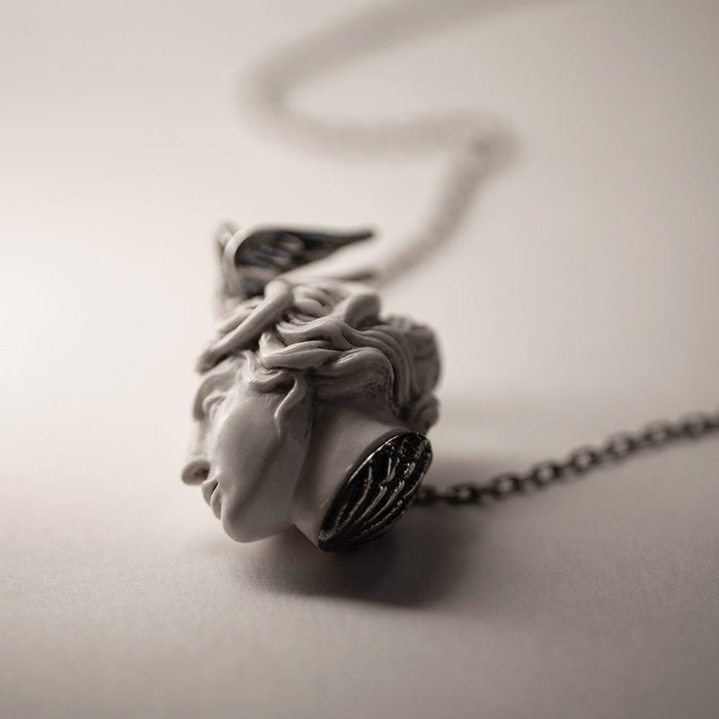 Medusa pendant - Macabre Gadgets