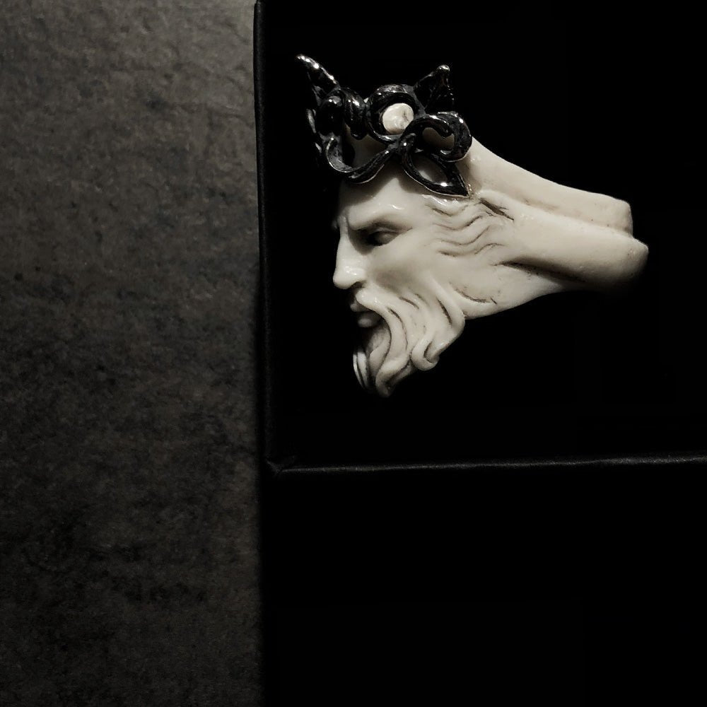 Poseidon ring - Macabre Gadgets