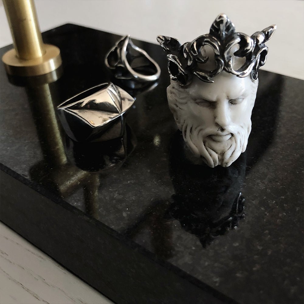 Poseidon ring - Macabre Gadgets