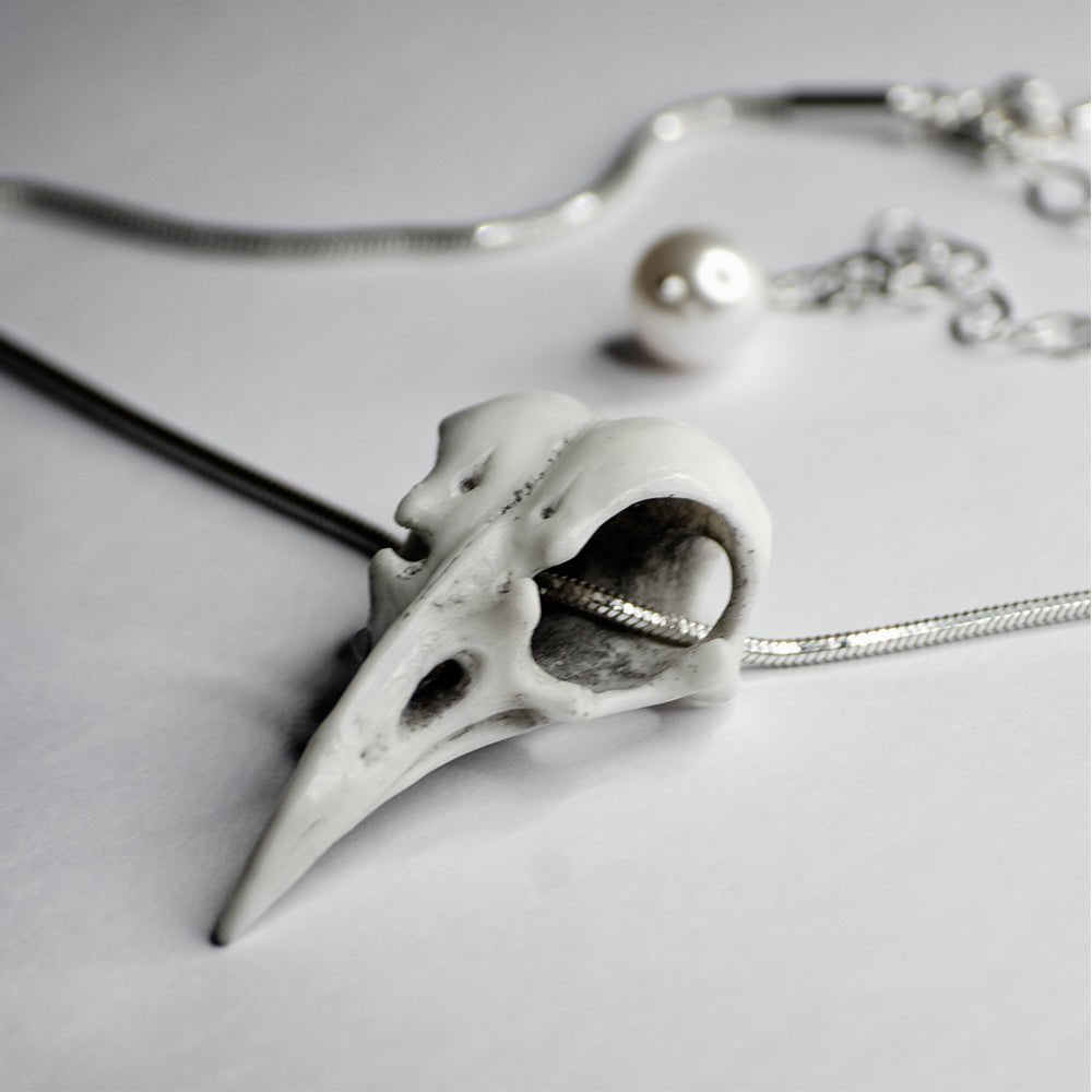 RAVEN SKULL NECKLACE - Macabre Gadgets