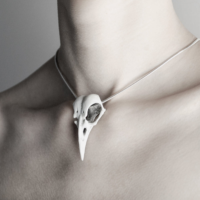 Raven Skull necklace - gothic style jewelry - Macabre Gadgets