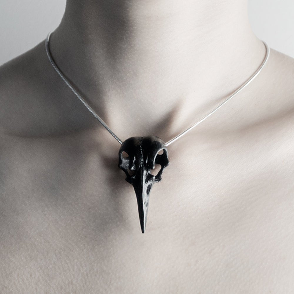 Raven Skull necklace - gothic style jewelry - Macabre Gadgets