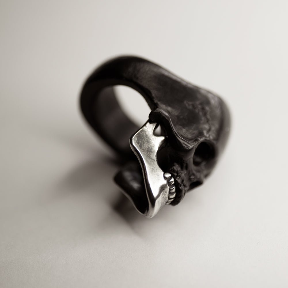 Silver Jaw Skull ring - Macabre Gadgets