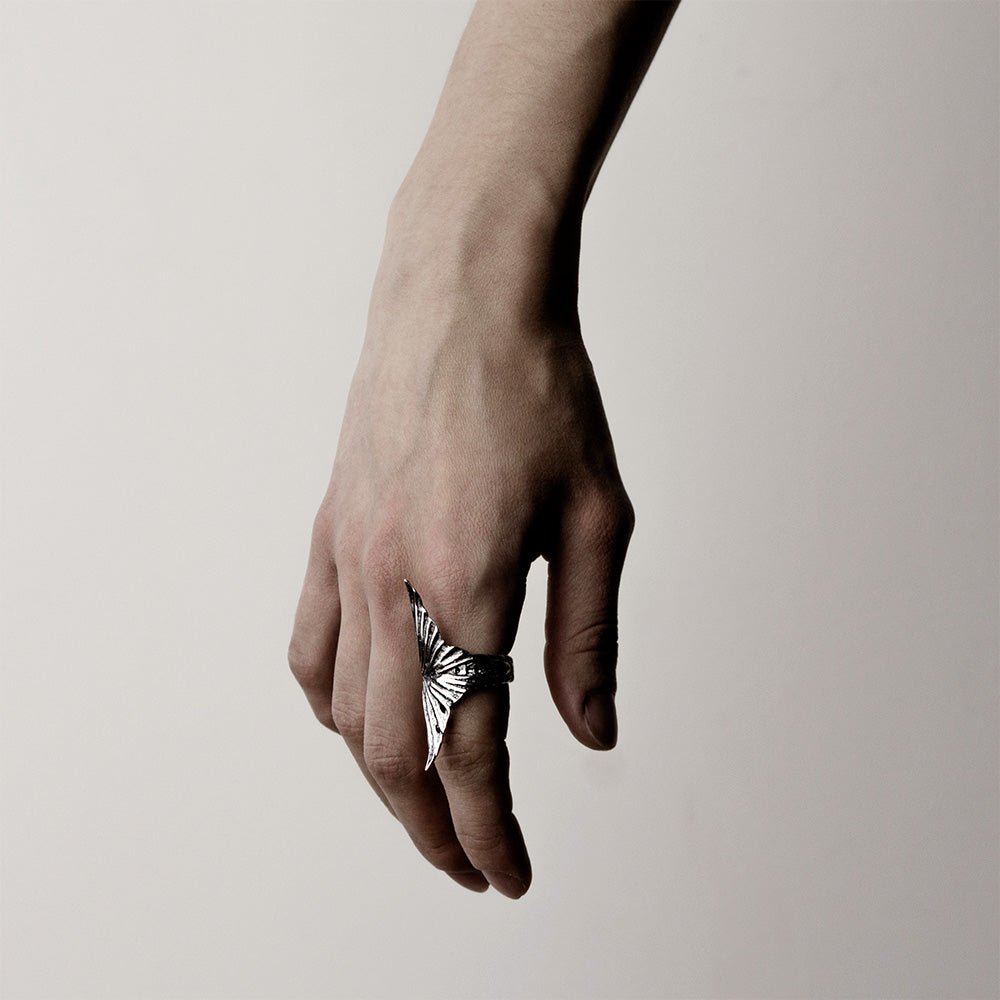Siren ring - Macabre Gadgets