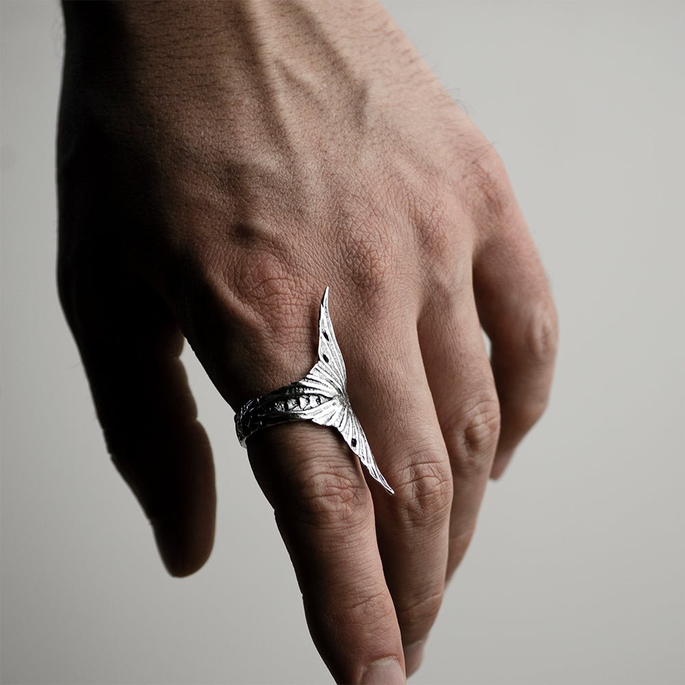 Siren ring - Macabre Gadgets