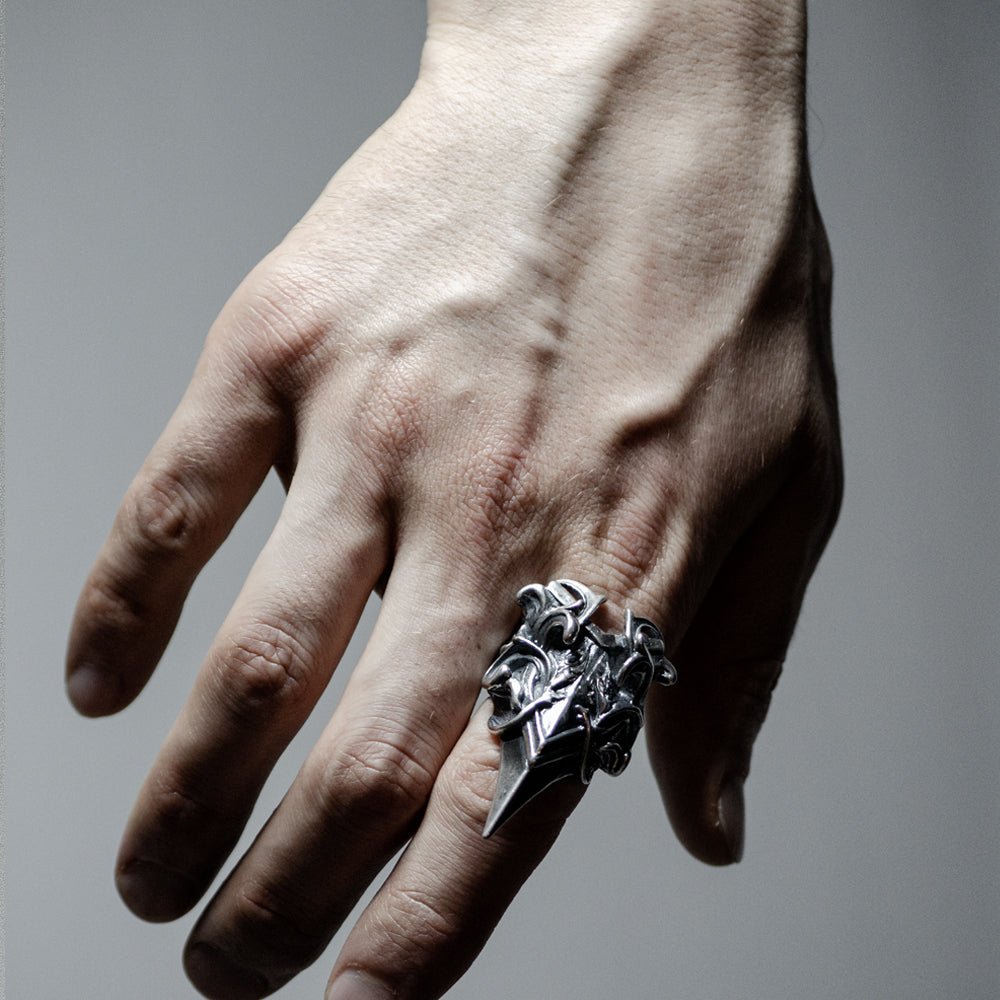 Talon ring - Macabre Gadgets