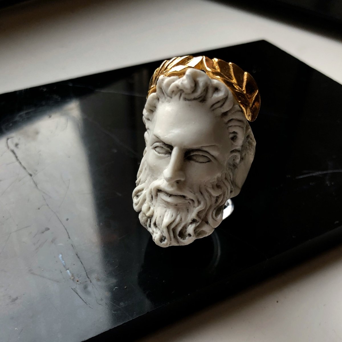 ZEUS RING - Macabre Gadgets